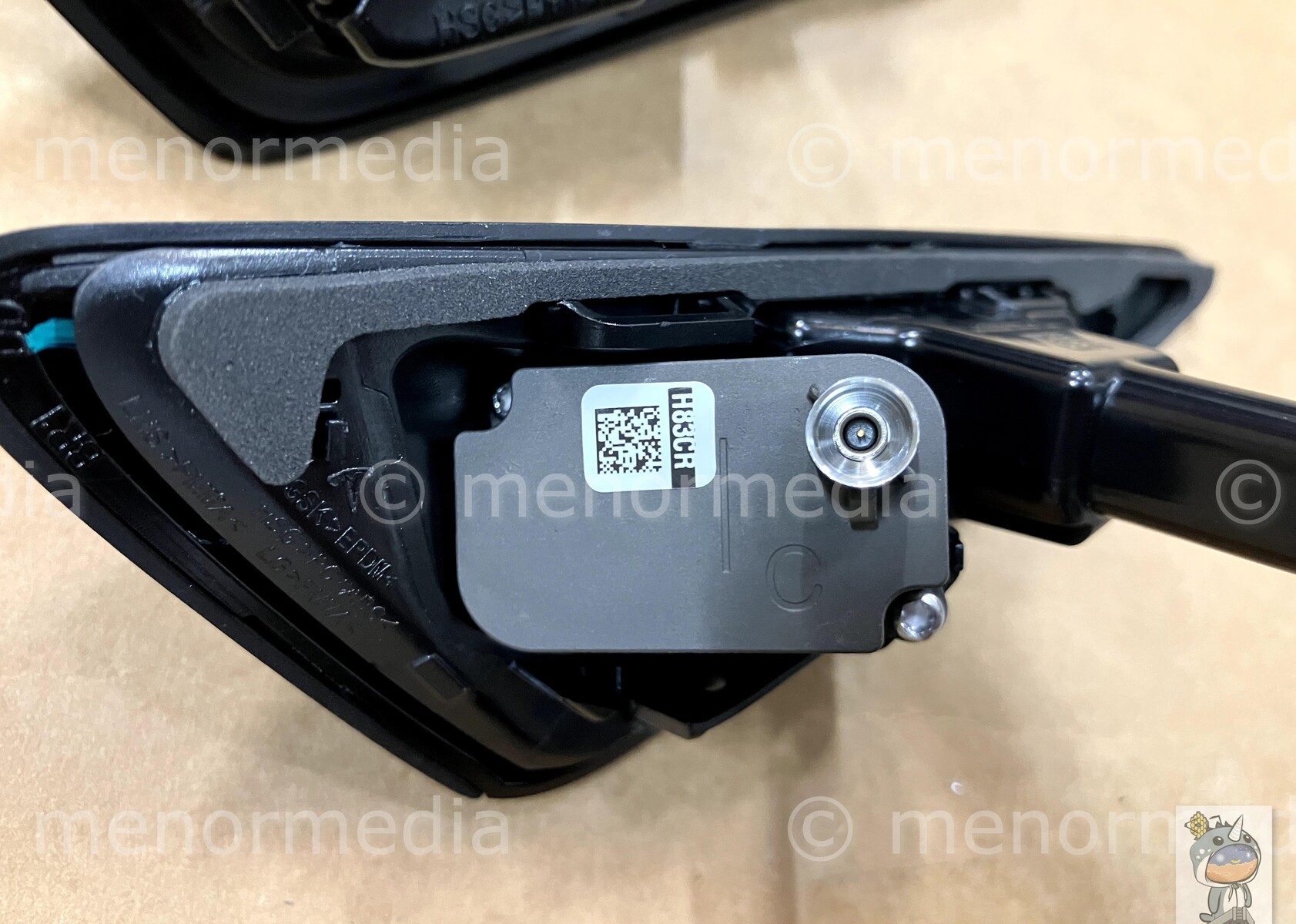 Tesla HW4 vs HW3 diseño del indicador lateral y las especificaciones de