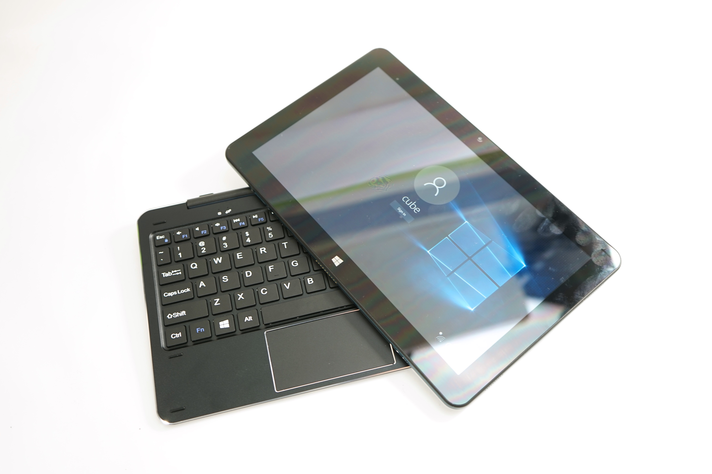 Breve análisis del Convertible Cube i7 Book CDK09 - Notebookcheck.org ...