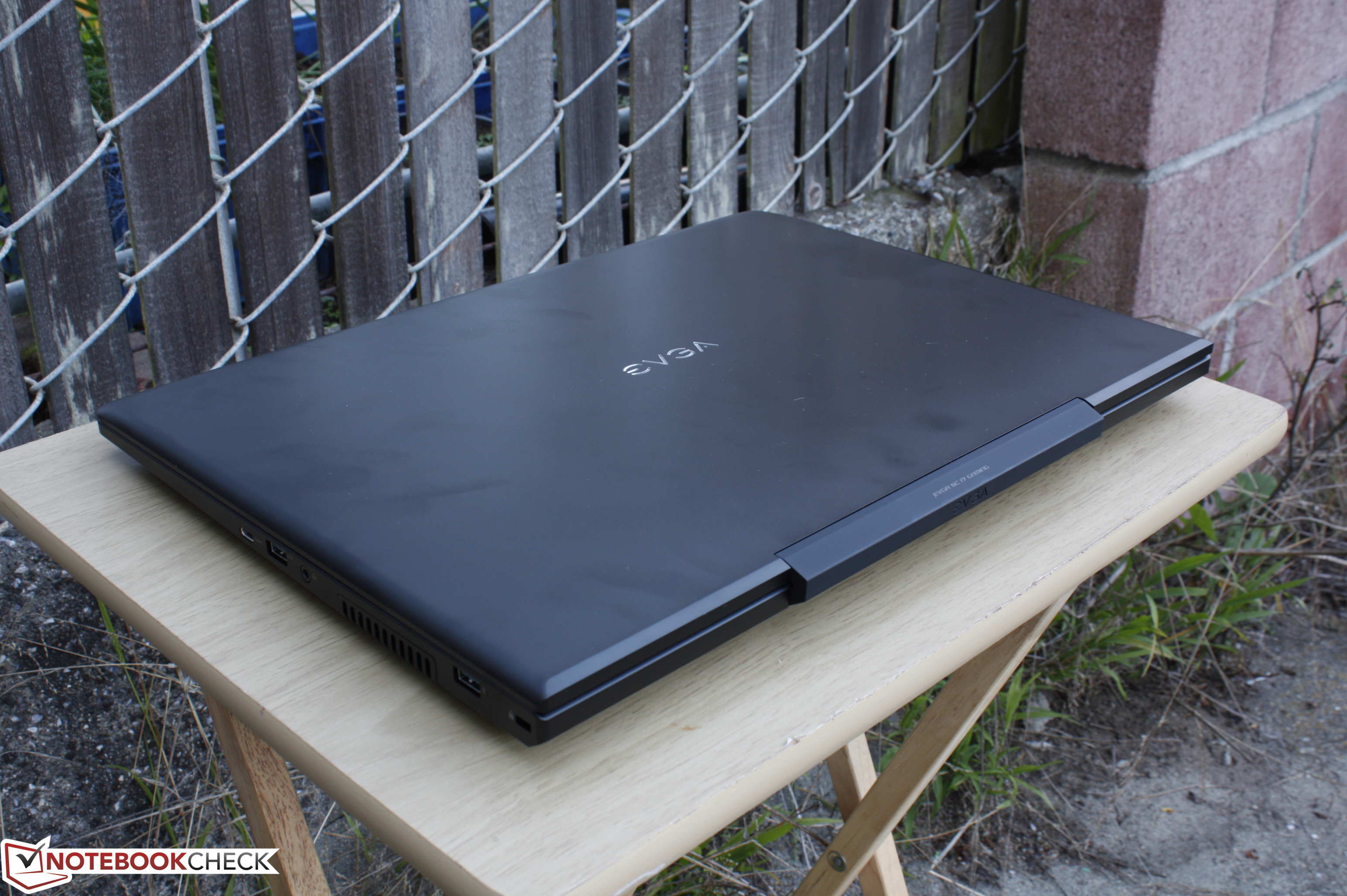 Breve análisis del EVGA SC17 GTX 1070 - Notebookcheck.org