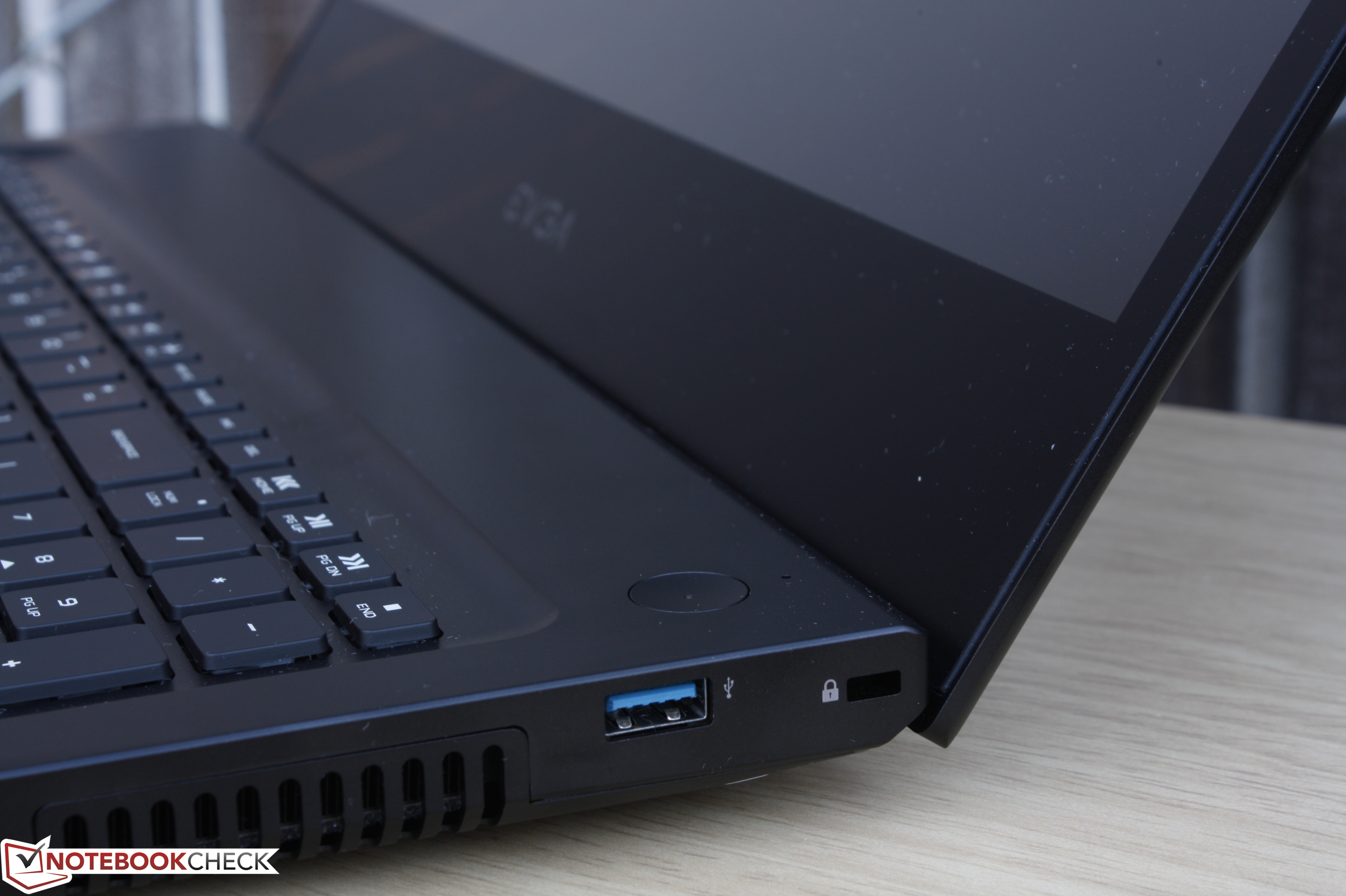 Breve análisis del EVGA SC17 GTX 1070 - Notebookcheck.org