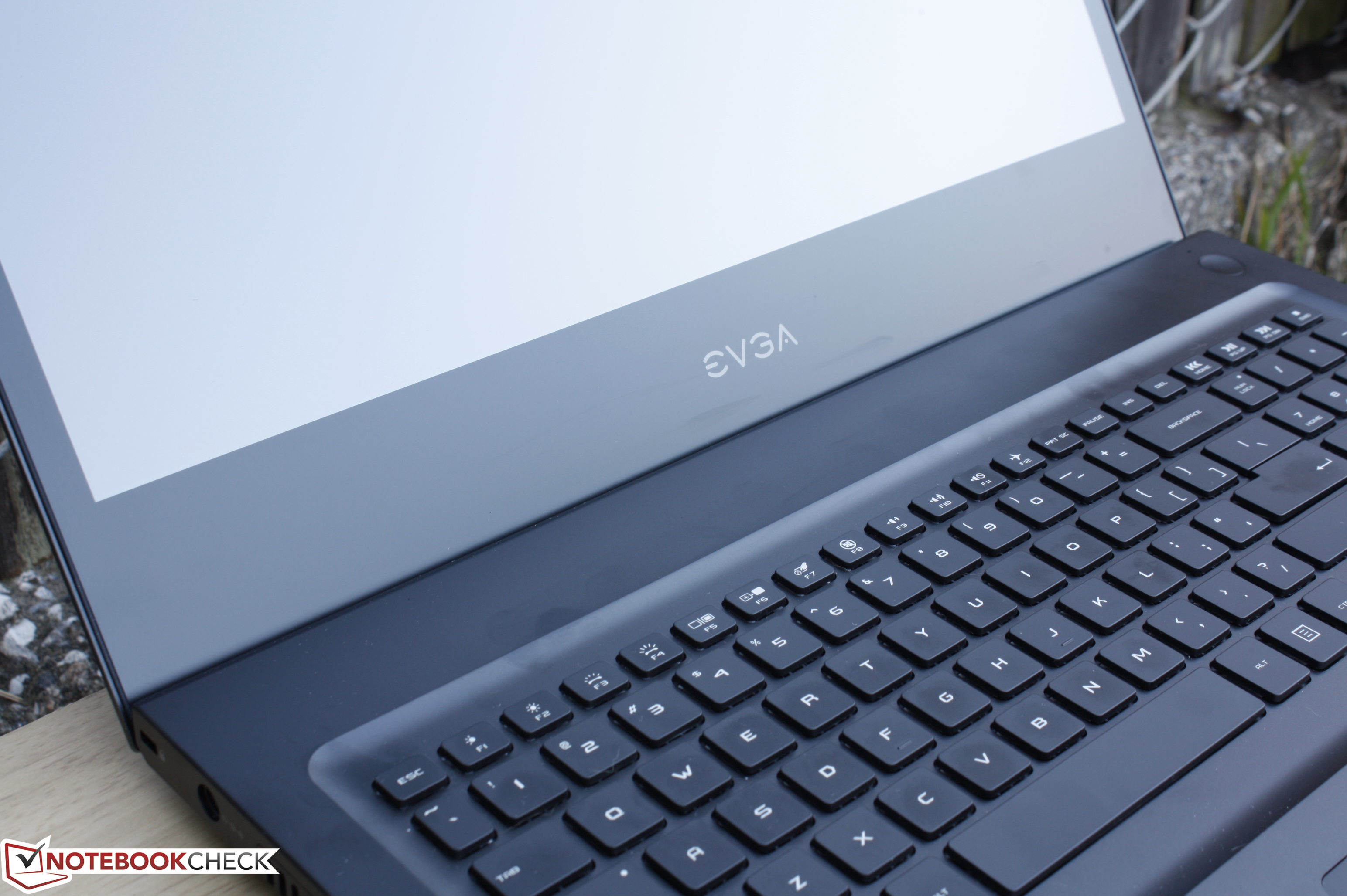 Breve análisis del EVGA SC17 GTX 1070 - Notebookcheck.org