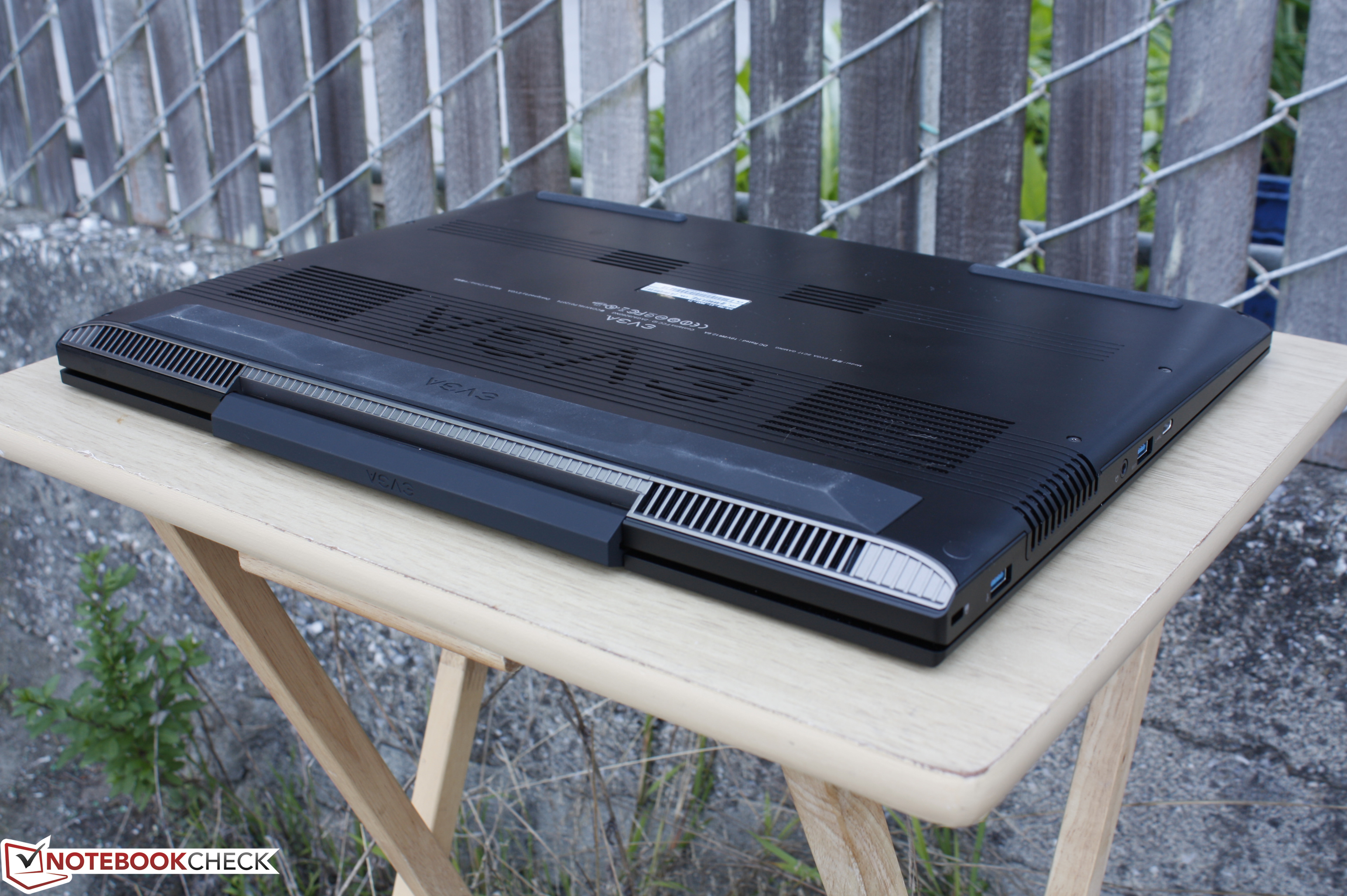 Breve análisis del EVGA SC17 GTX 1070 - Notebookcheck.org