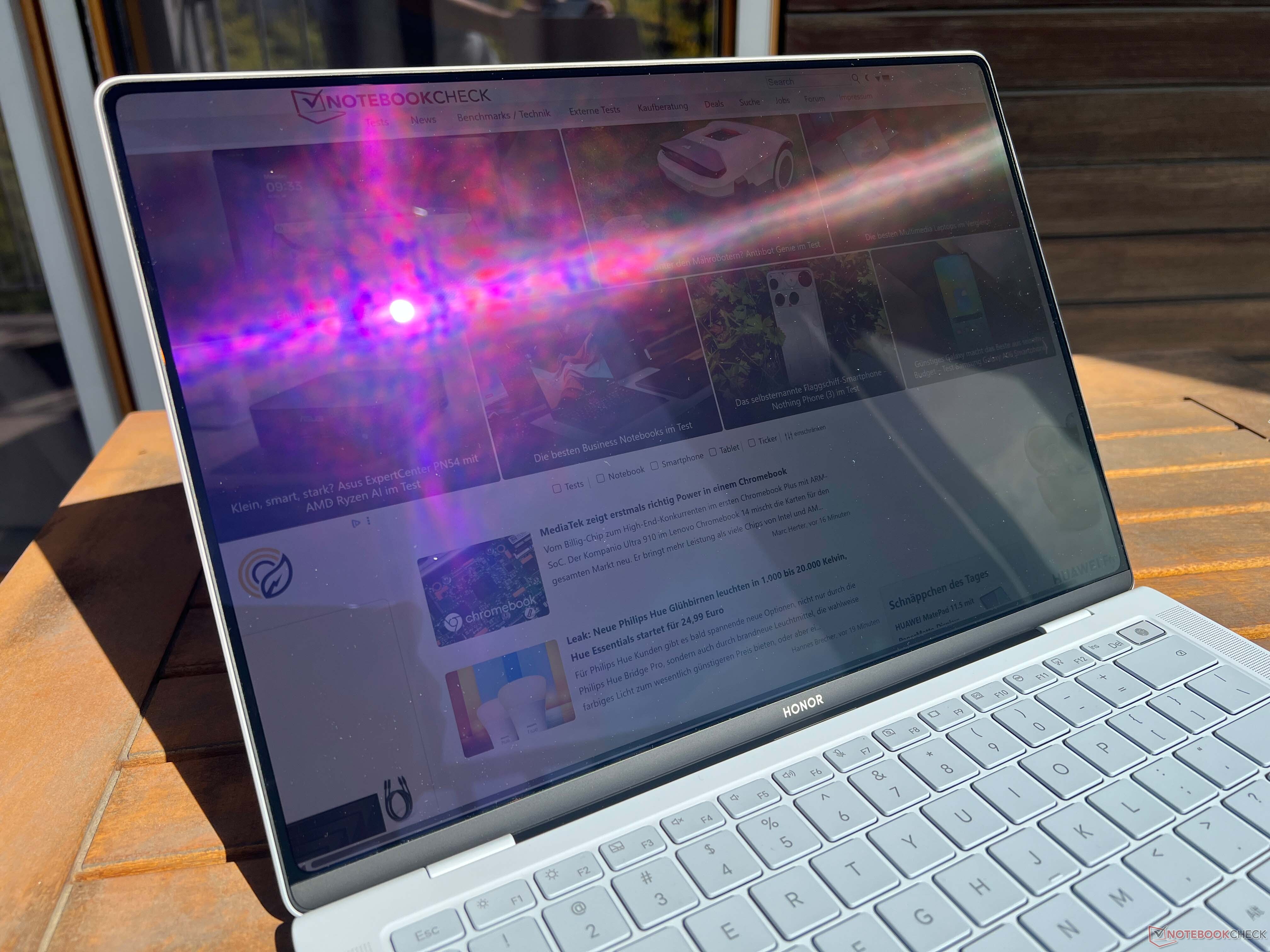 Honor anuncia un brillo máximo de hasta 1600 nits para el MagicBook Art ...