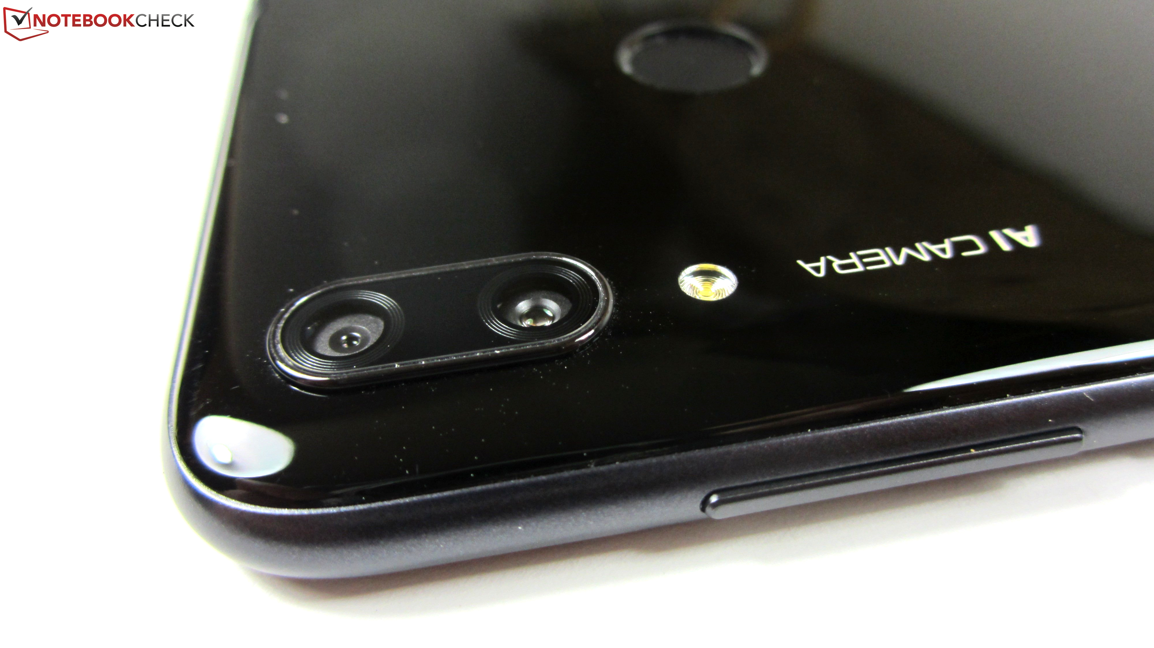 Review del Smartphone Huawei Y7 2019 - Notebookcheck.org