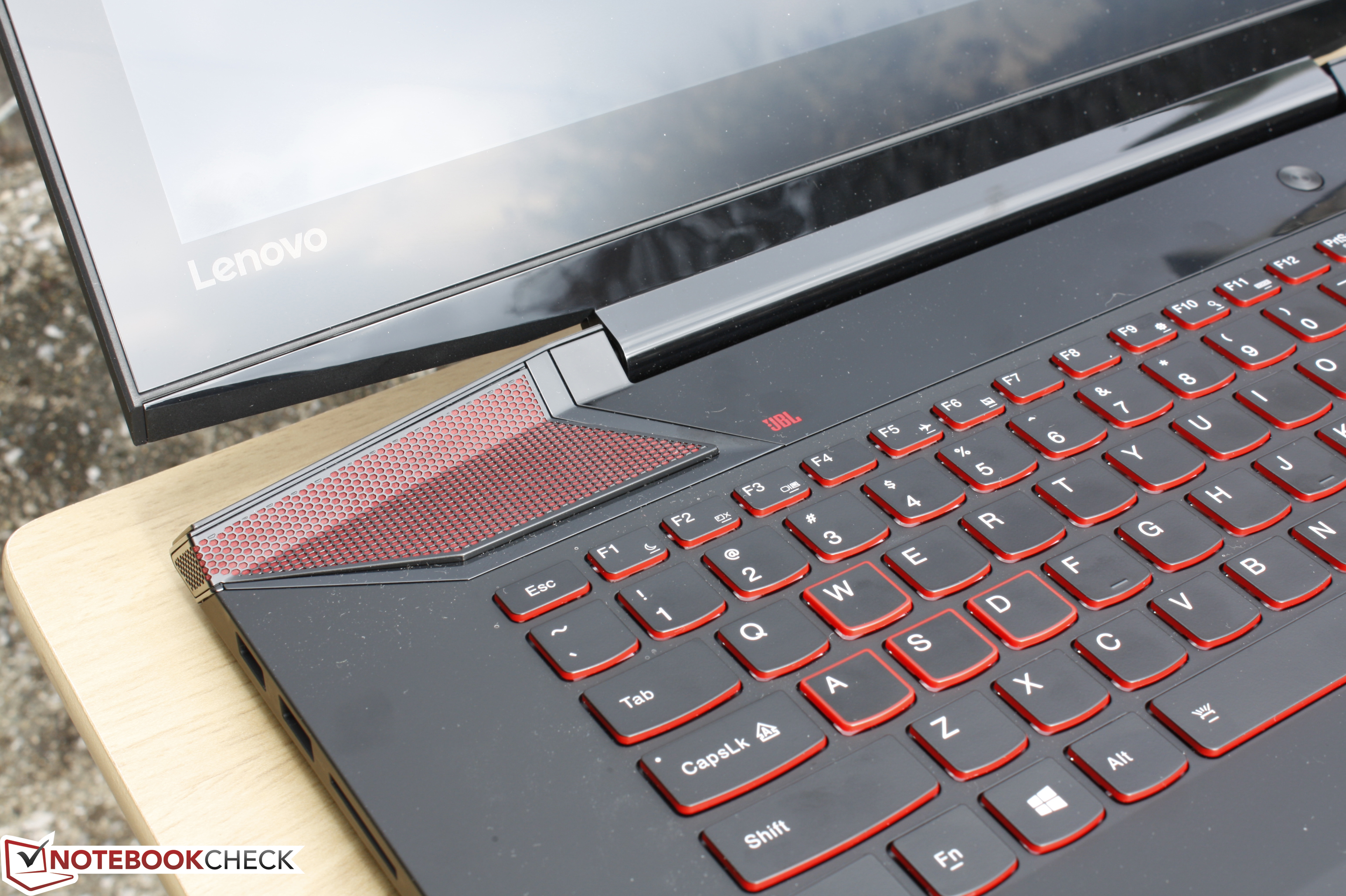 Breve análisis del Lenovo Ideapad Y700 17ISK 80Q0 - Notebookcheck.org