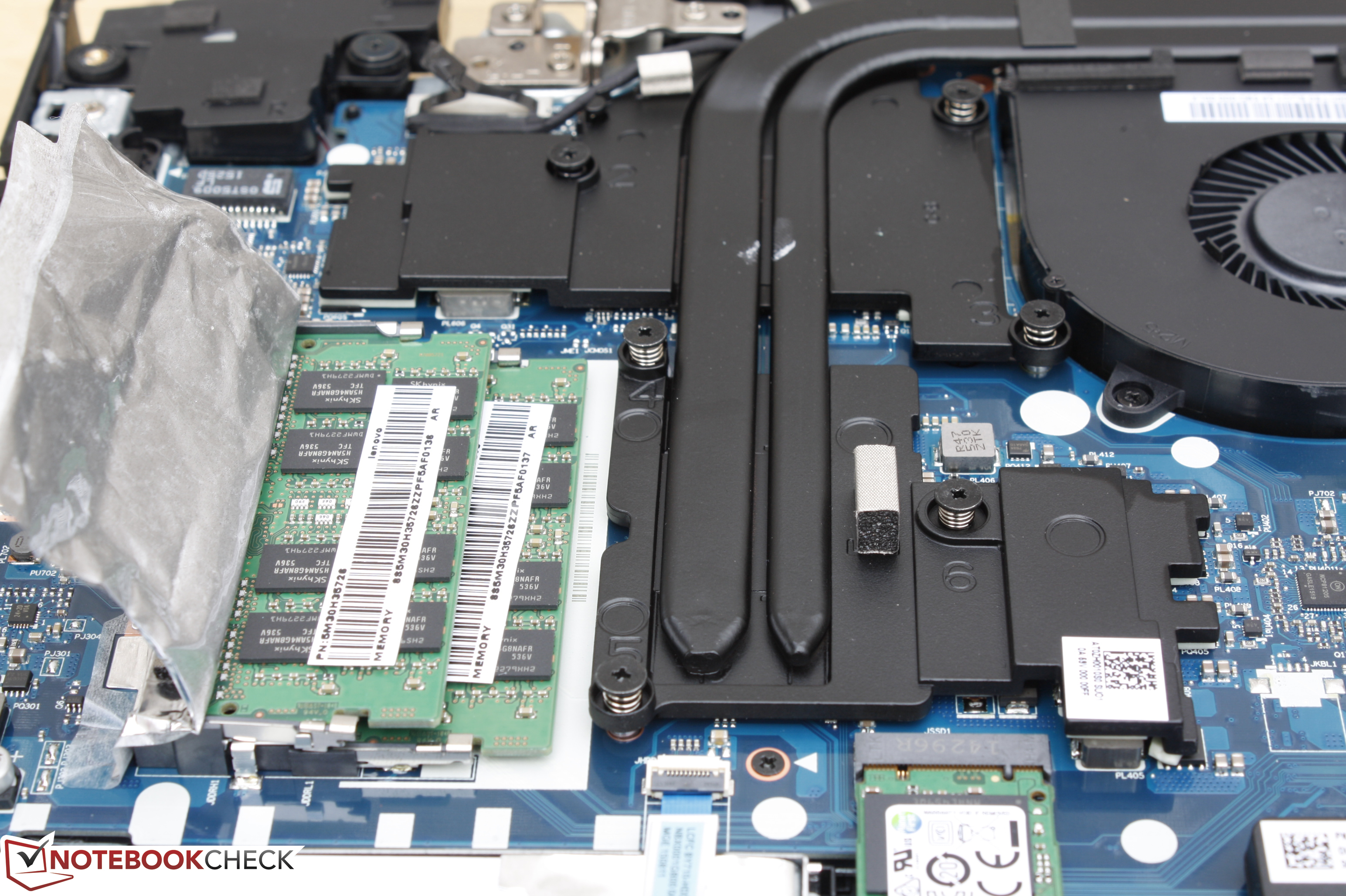 Breve análisis del Lenovo Ideapad Y700 17ISK 80Q0 - Notebookcheck.org