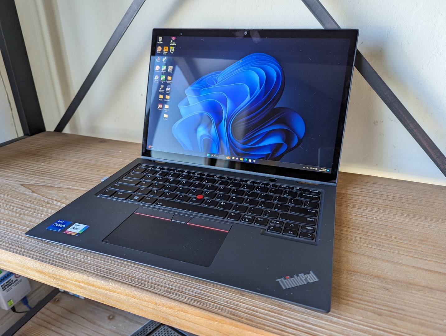 Análisis del convertible Intel Lenovo ThinkPad L13 Yoga G4: Menor duración de la batería que AMD ...