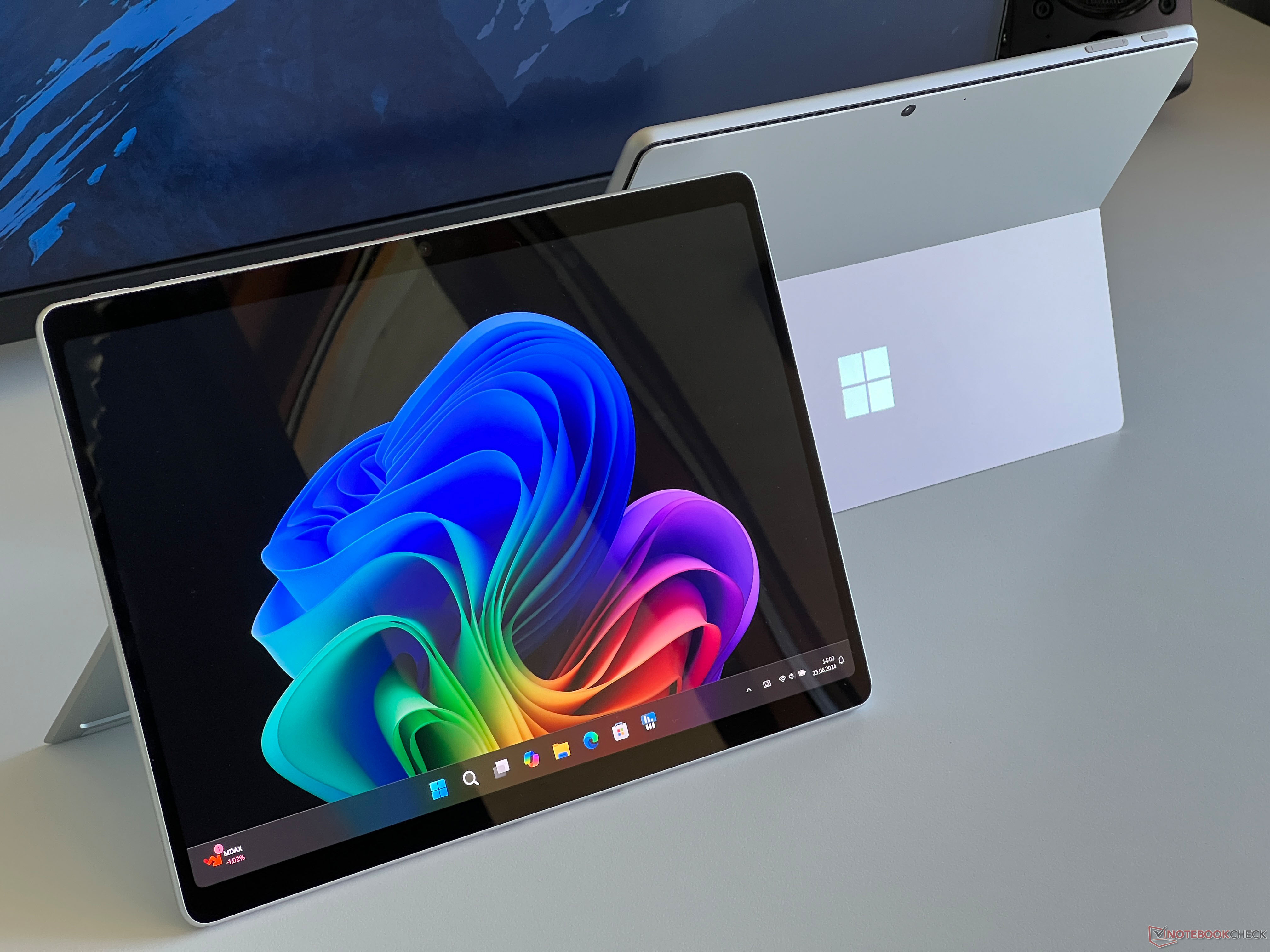 Análisis del Microsoft Surface Pro OLED Copilot+ - Un 2 en 1 de gama alta ahora con el ...