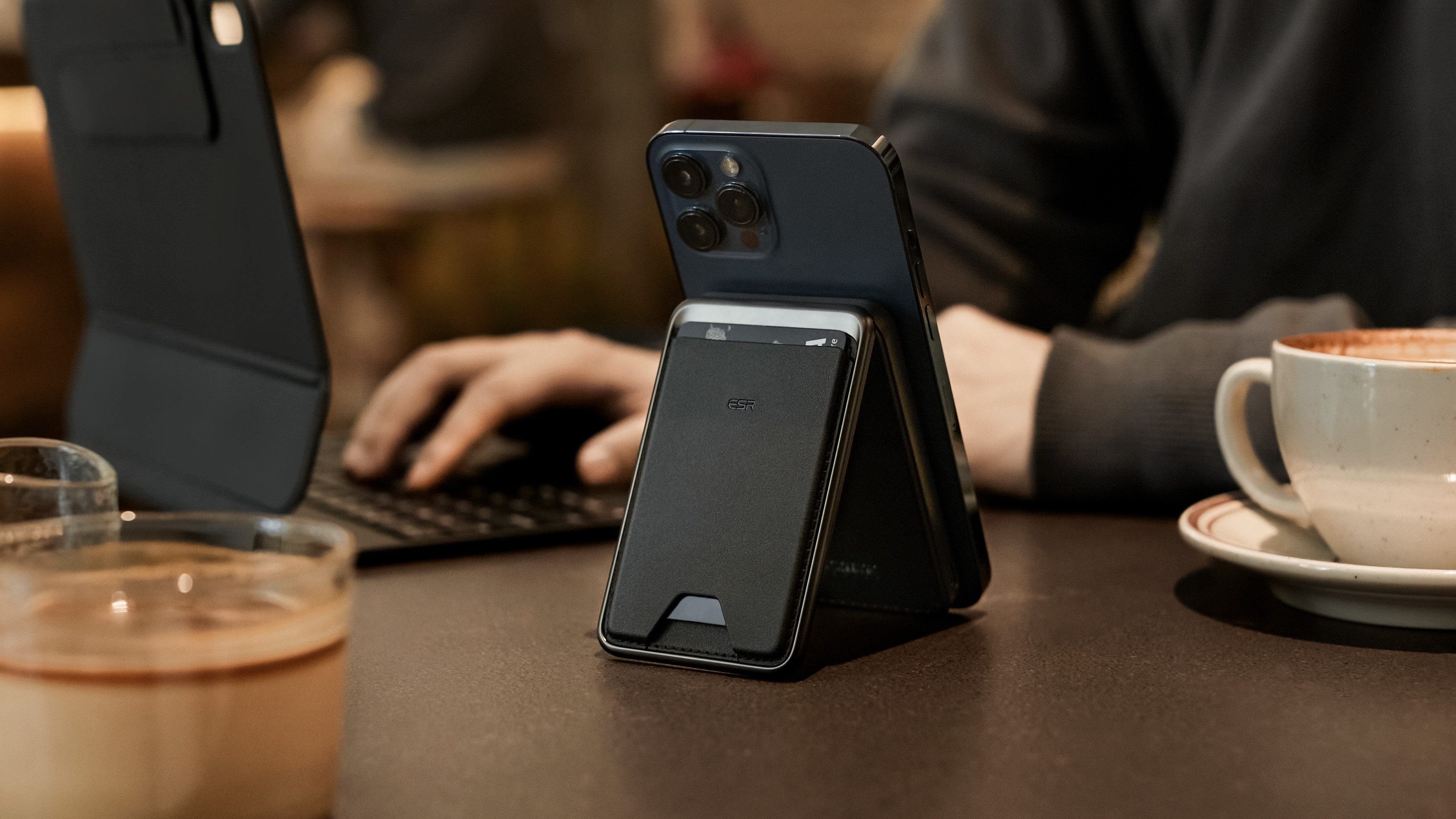 ESR HaloLock Power Bank Wallet se presenta como el primer accesorio ...