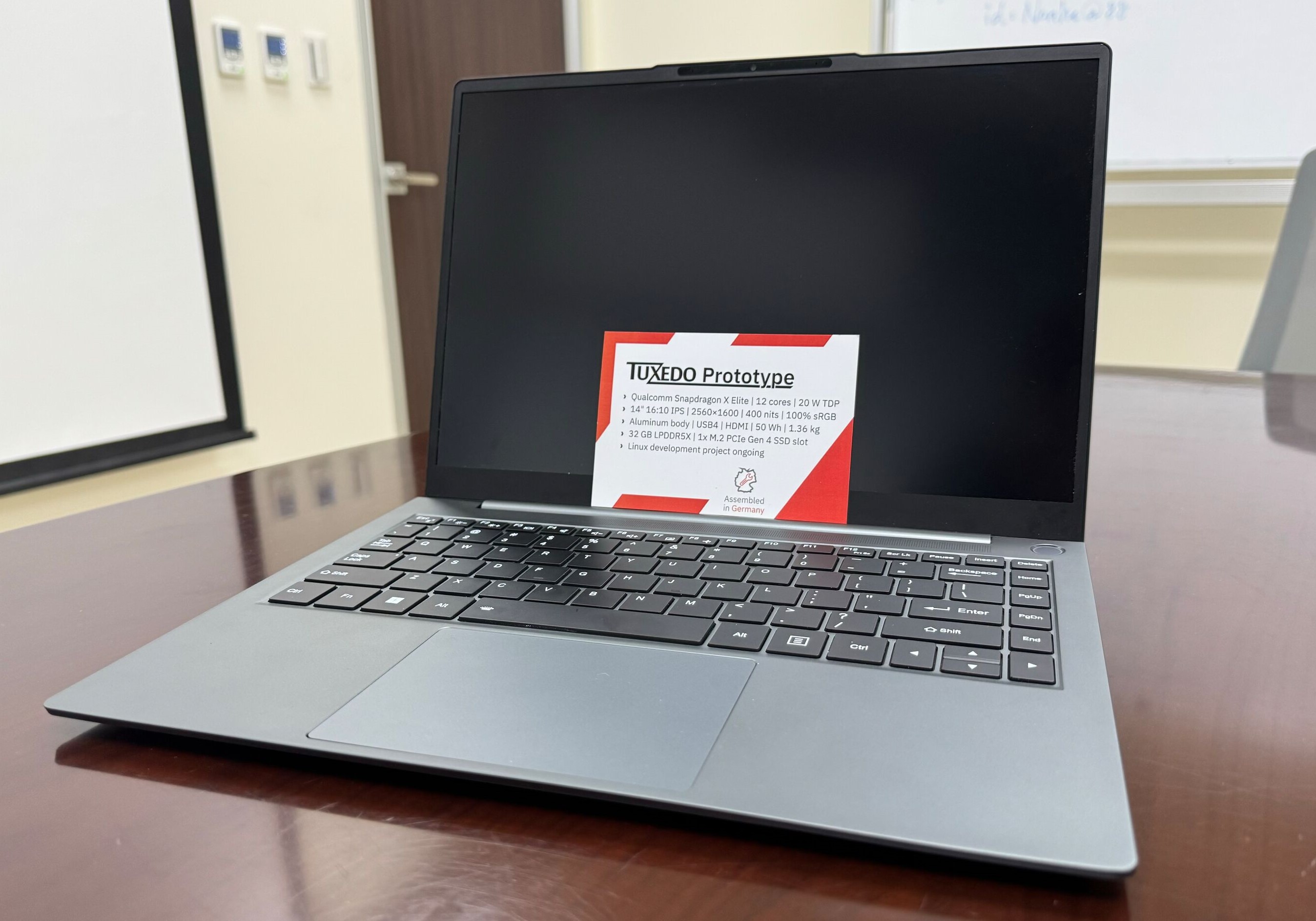 El portátil Snapdragon X Elite basado en Linux llegará de la mano de Tuxedo a finales de año ...