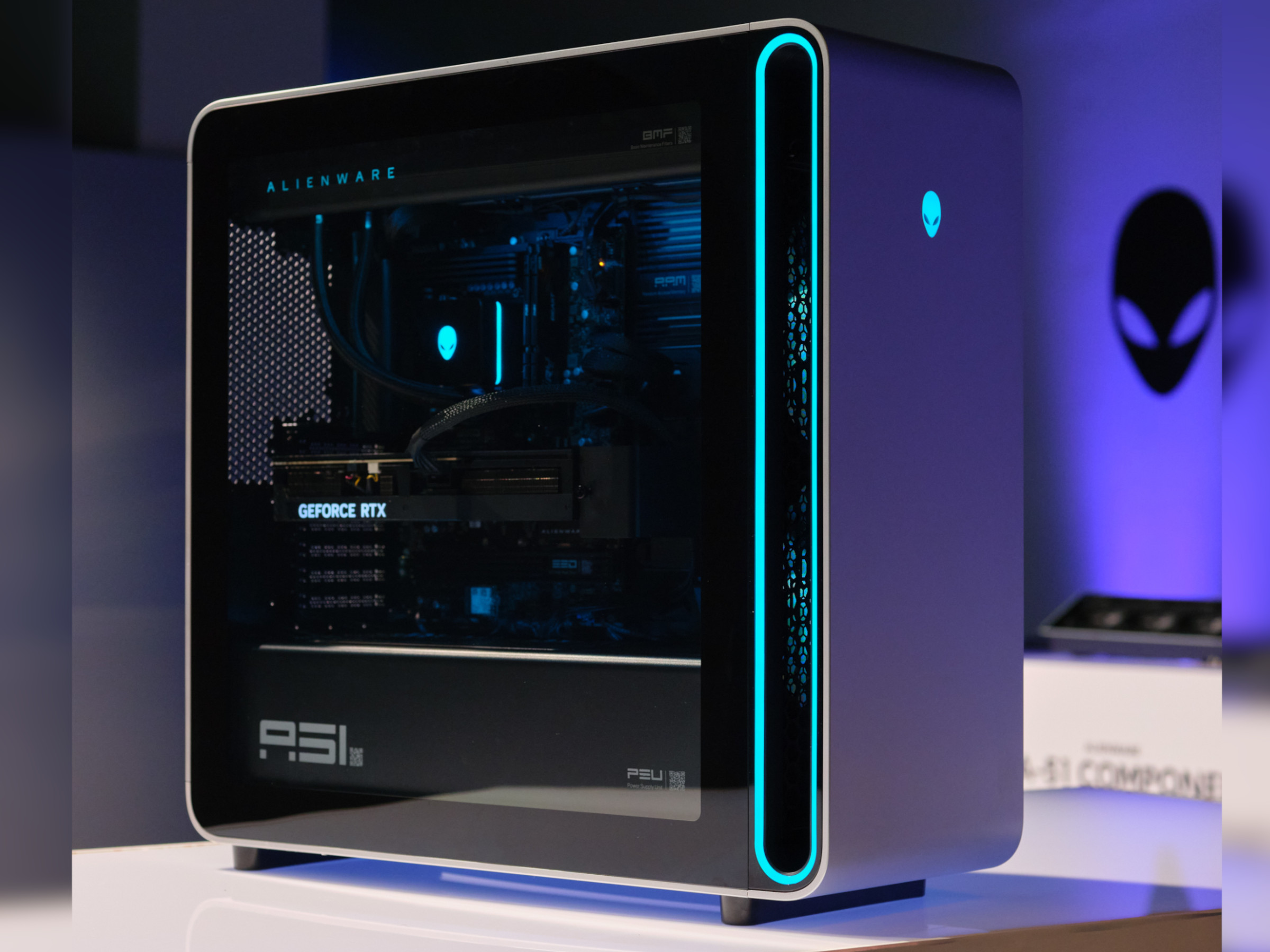 El nuevo sobremesa para juegos Alienware Area-51 incorpora una potente GPU RTX 5000 en un diseño ...
