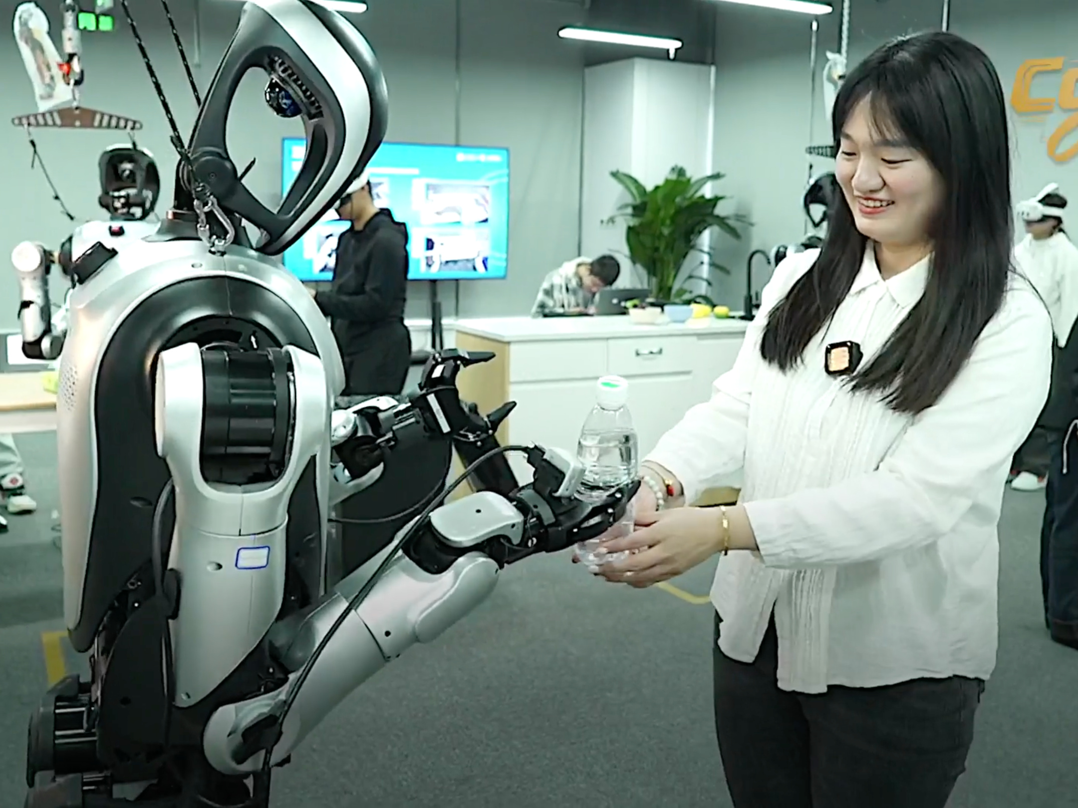 Sea un "entrenador" de robots en el mayor centro de entrenamiento de ...