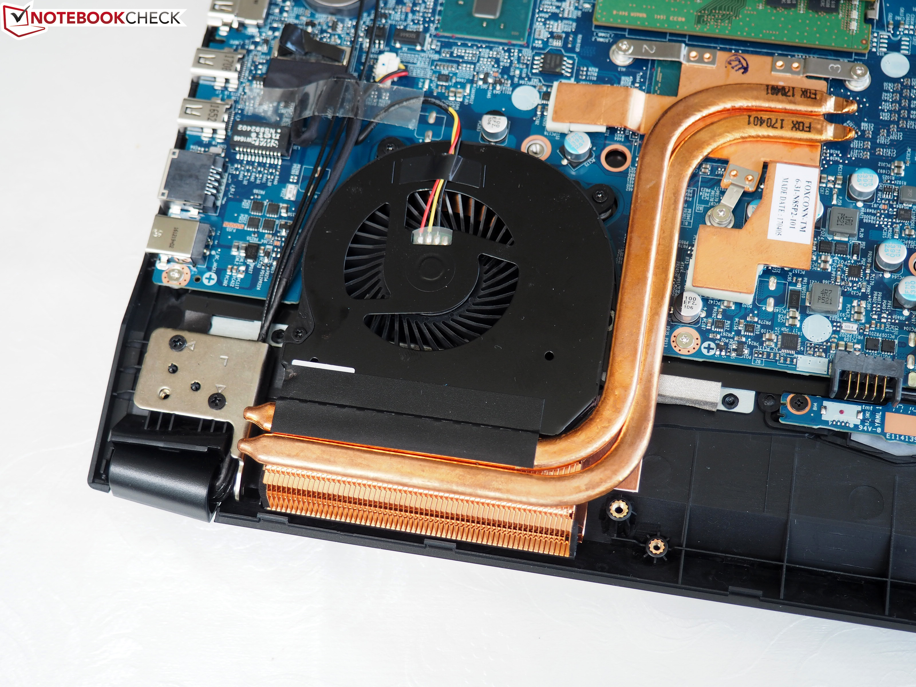 Breve análisis del portátil Schenker Technologies XMG A517 (Clevo ...