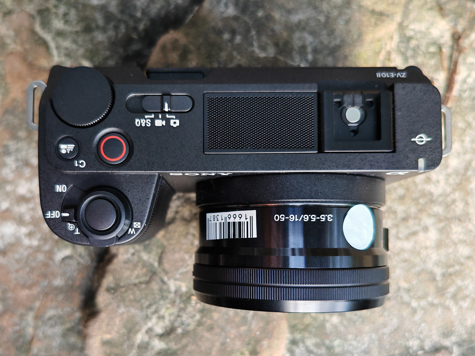 Comparación de cámaras: Sony Alpha ZV-E10 II vs. Apple iPhone 16 Pro ...