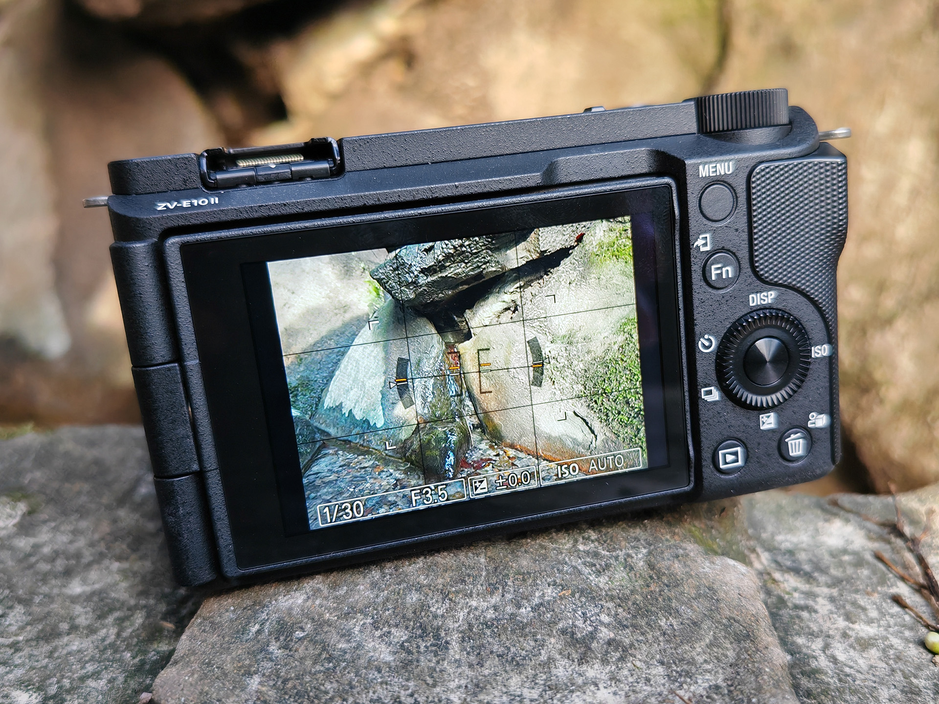 Comparación de cámaras: Sony Alpha ZV-E10 II vs. Apple iPhone 16 Pro ...