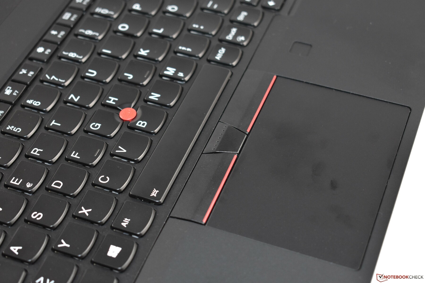 Review del portátil empresarial ThinkPad T590 de Lenovo: Grande y ...