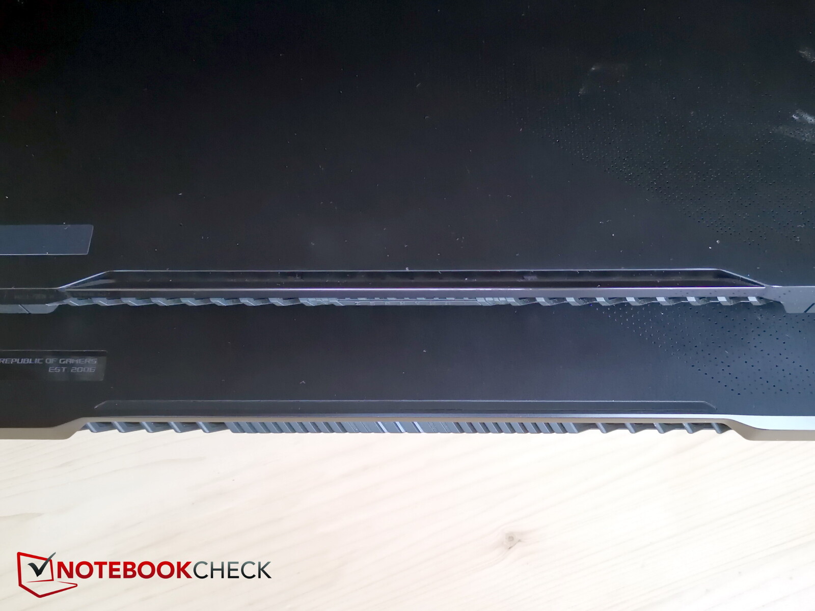 Análisis del portátil Asus ROG Zephyrus M16 (2023): RTX 4090 con una ...