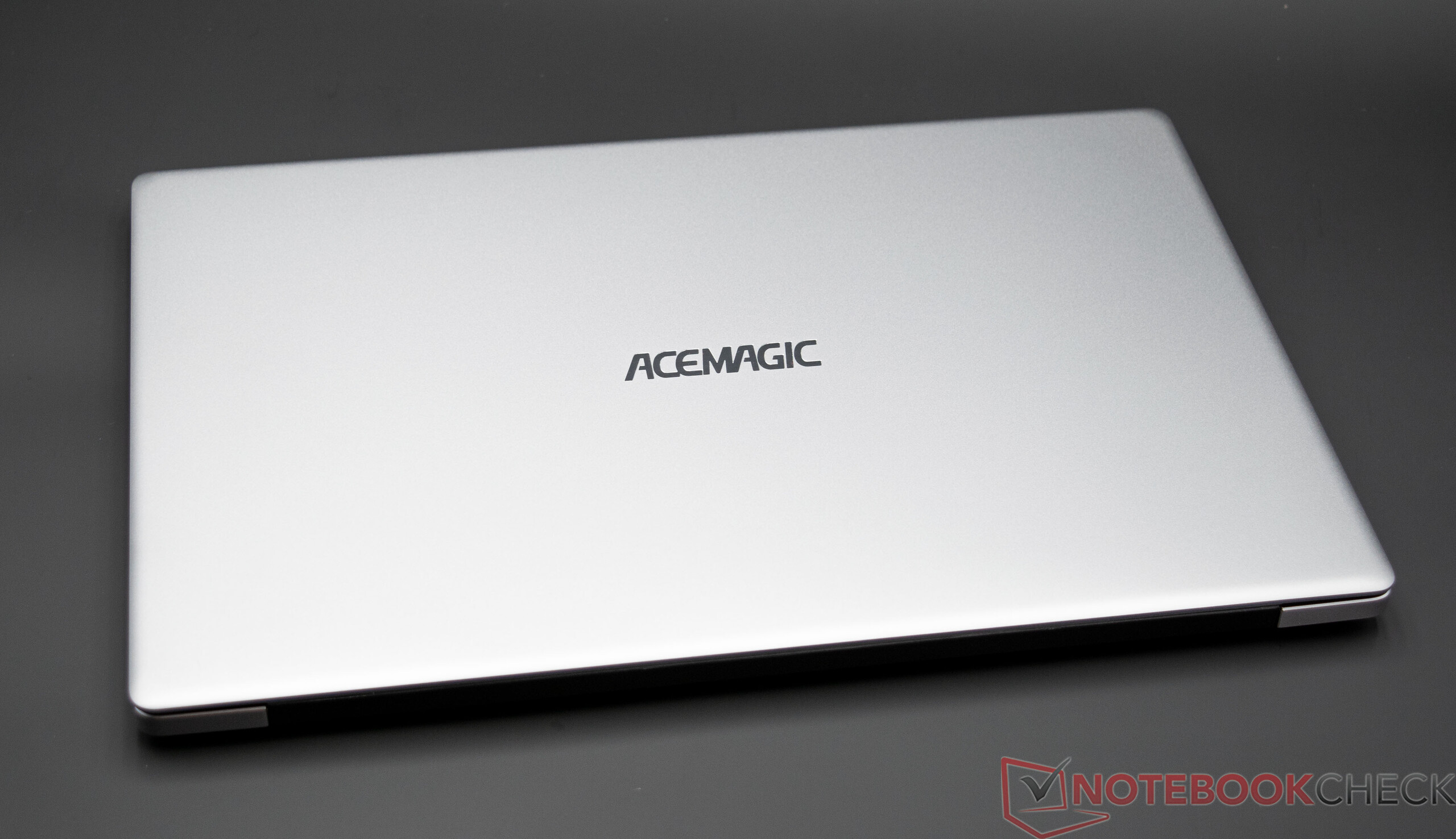 Análisis del portátil ACEMAGIC Ace AX15: Un portátil de oficina ...