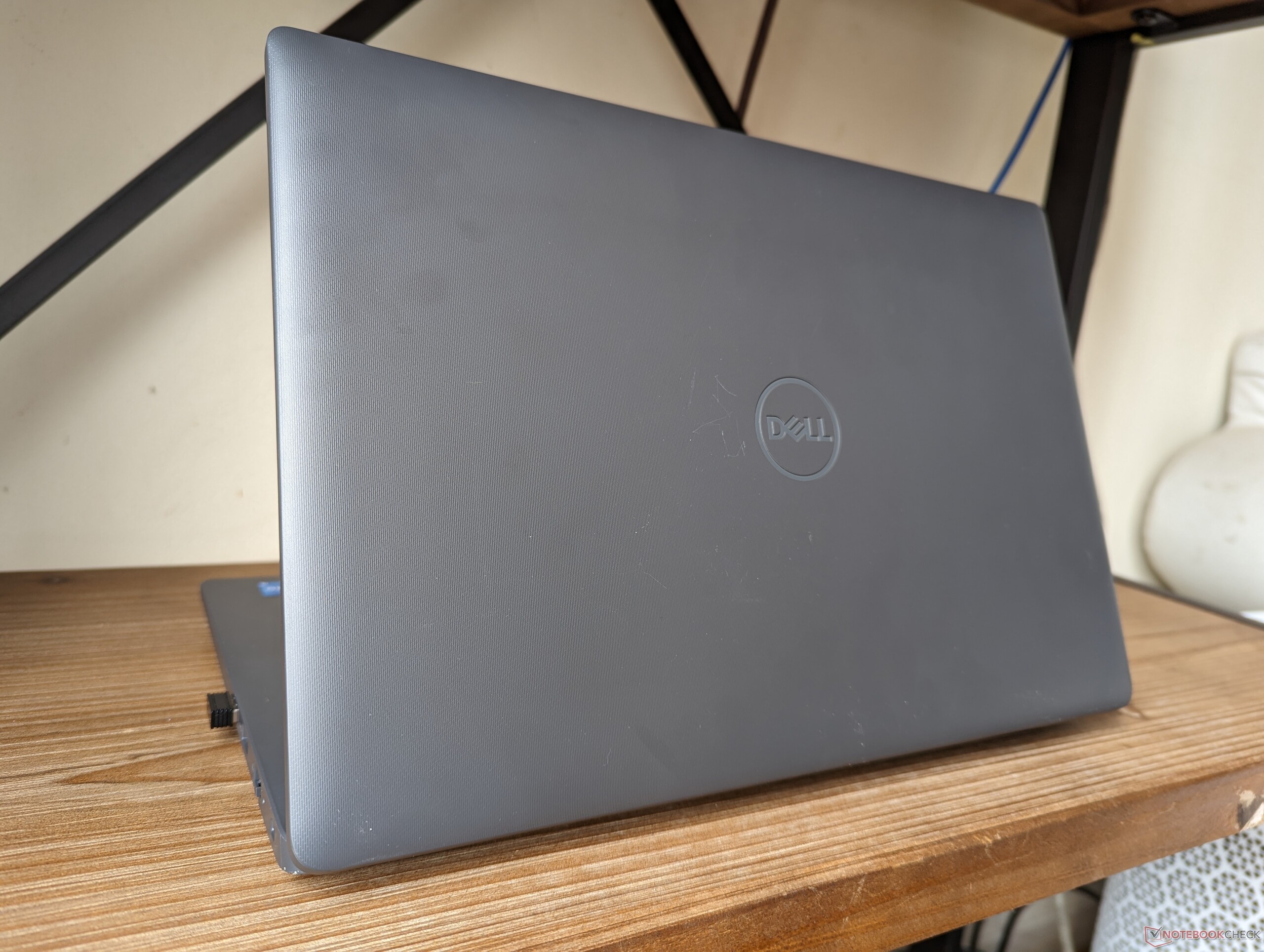 Estreno del rendimiento del Intel Core i5-1345U: Análisis del portátil ...
