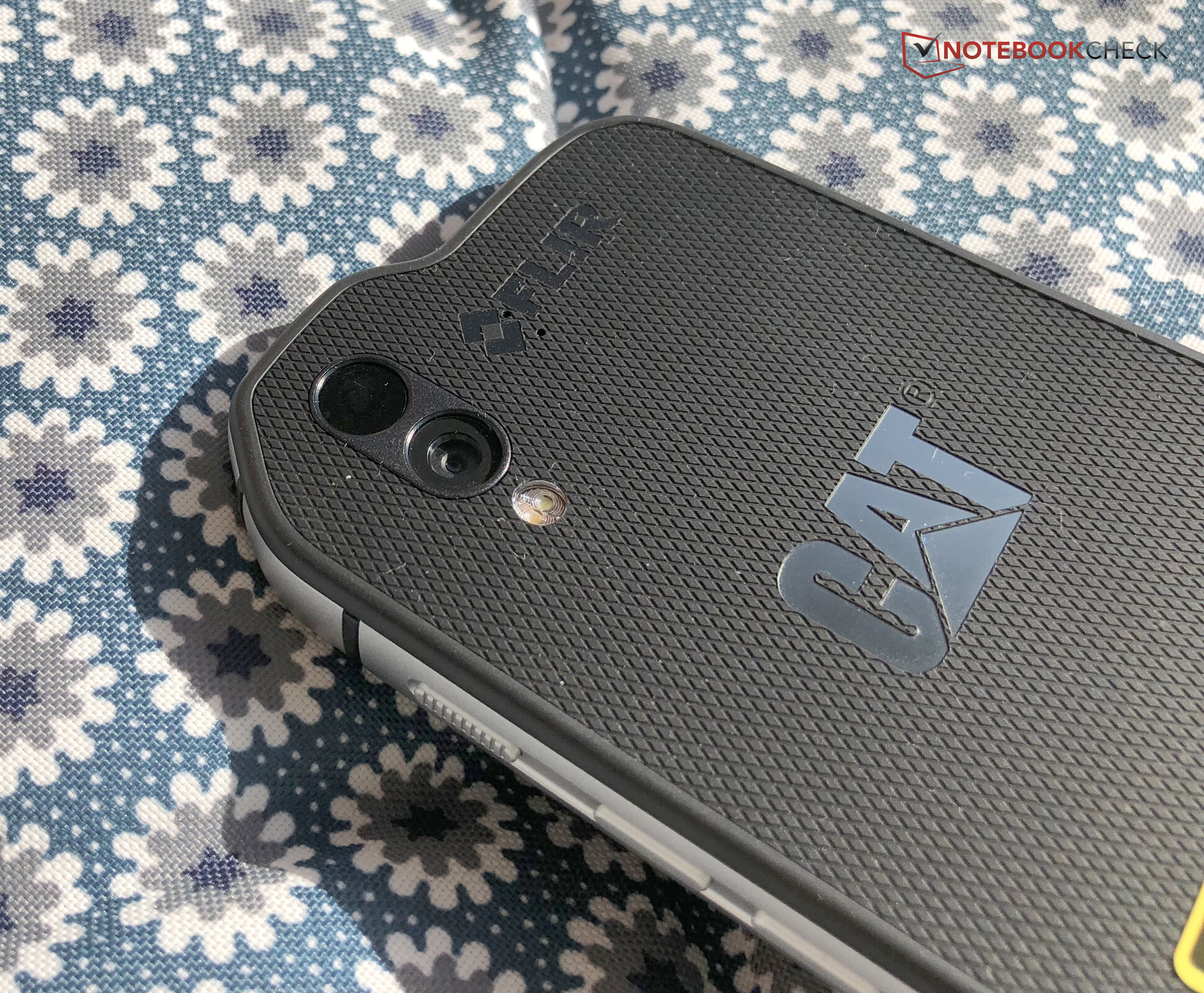 Review del Smartphone CAT S61 - Notebookcheck.org