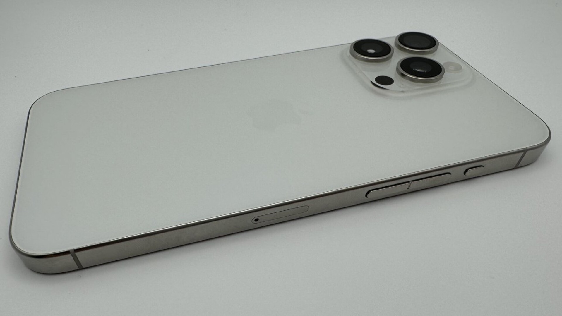 El prototipo del Apple iPhone 15 Pro Max muestra los botones Taptic ...