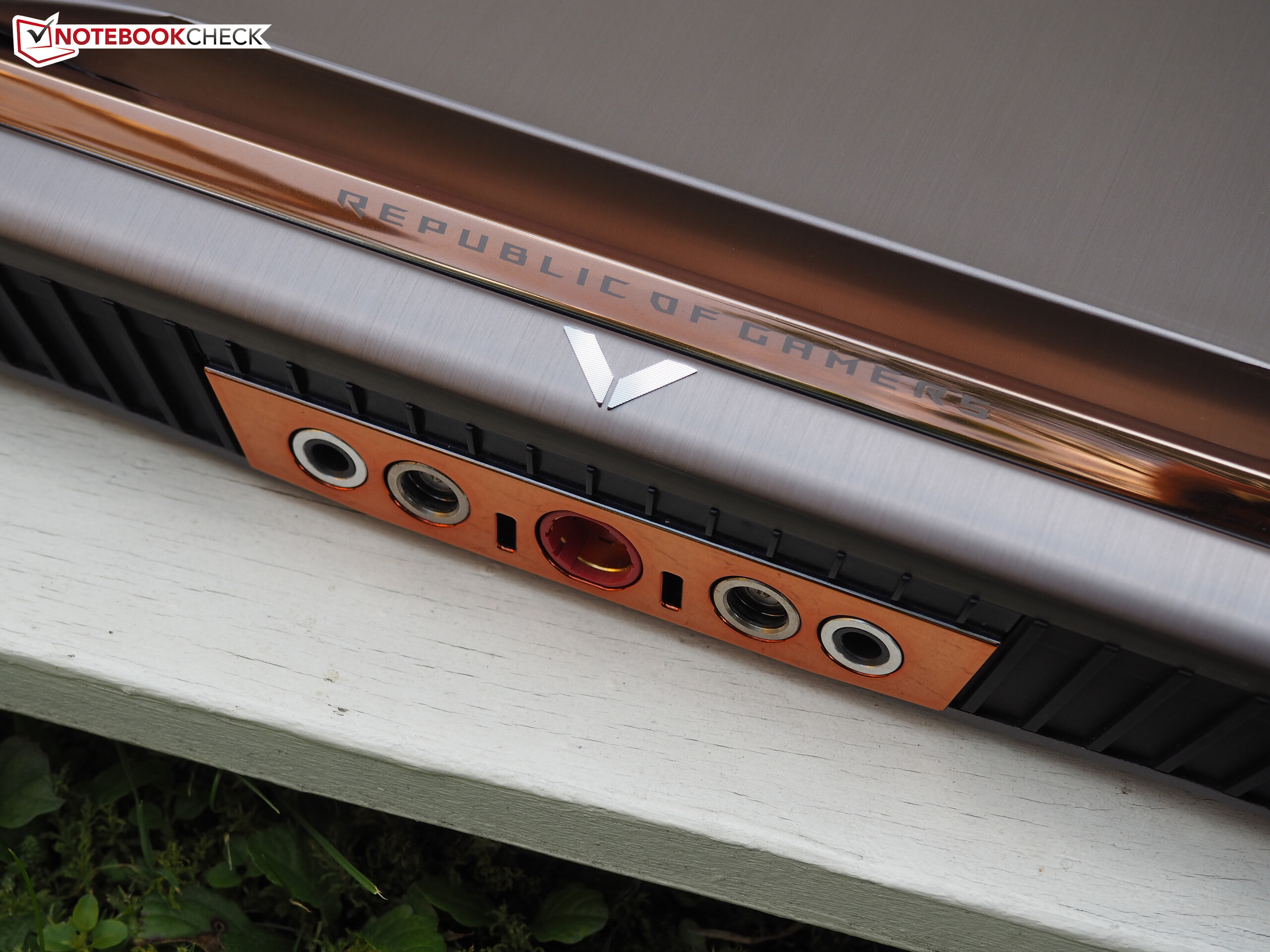 Breve análisis del Asus ROG GX800 - Notebookcheck.org Analisis